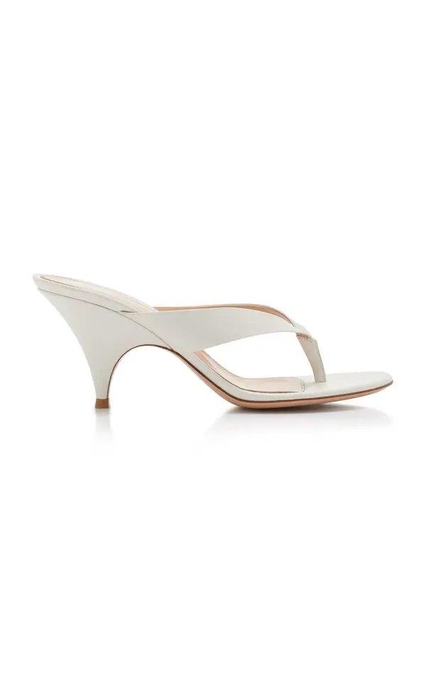 GIANVITO ROSSI Sofia Leather Thong Sandals - Ivory