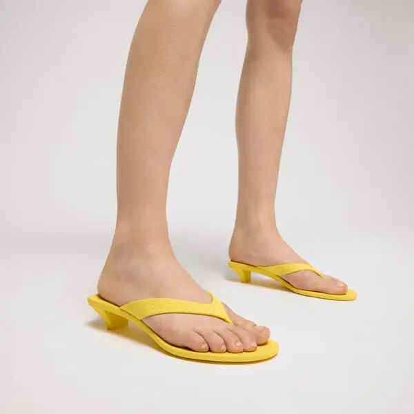 Gucci Vittoria Rubber Thong - Yellow