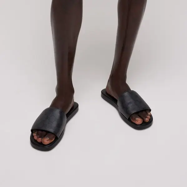 Gucci Gg Coated Canvas Slide Sandal - Black