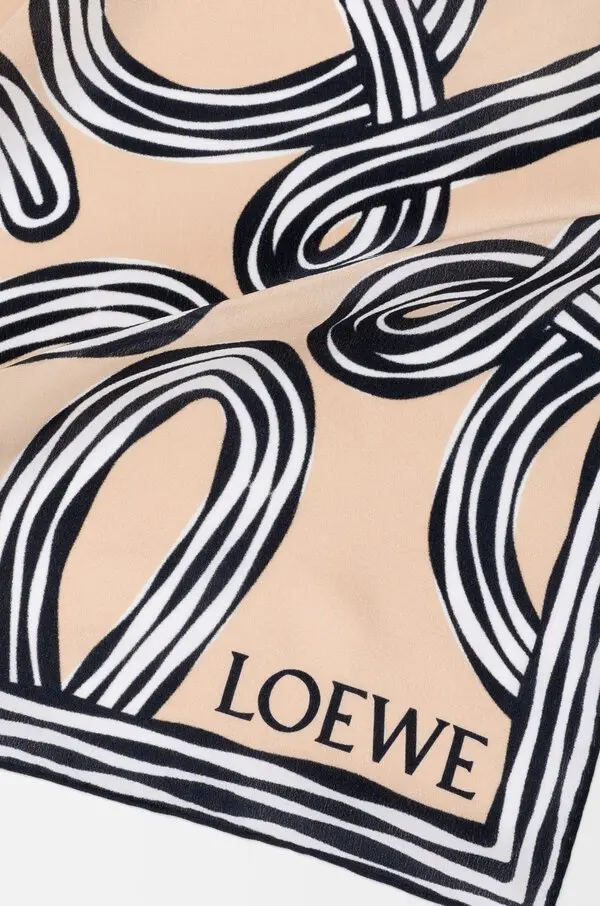 Loewe Scarf In Silk - Beige/black