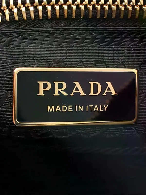 Prada 2010-2026 Vitello Shoulder Bag - Black