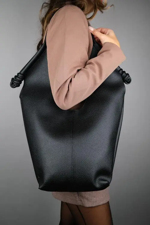 PROLOGUE SHOES Santana Slouchy Shoulder Bag - Black