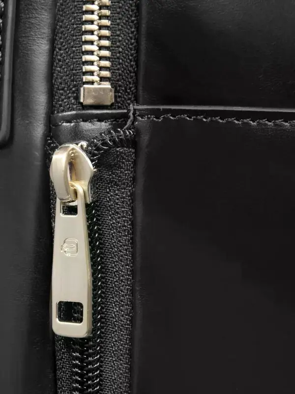 PIQUADRO Logo-plaque Leather Backpack - Black
