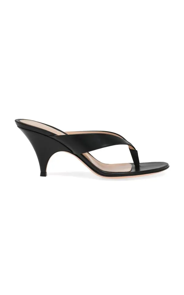 GIANVITO ROSSI Sofia Leather Thong Sandals - Black