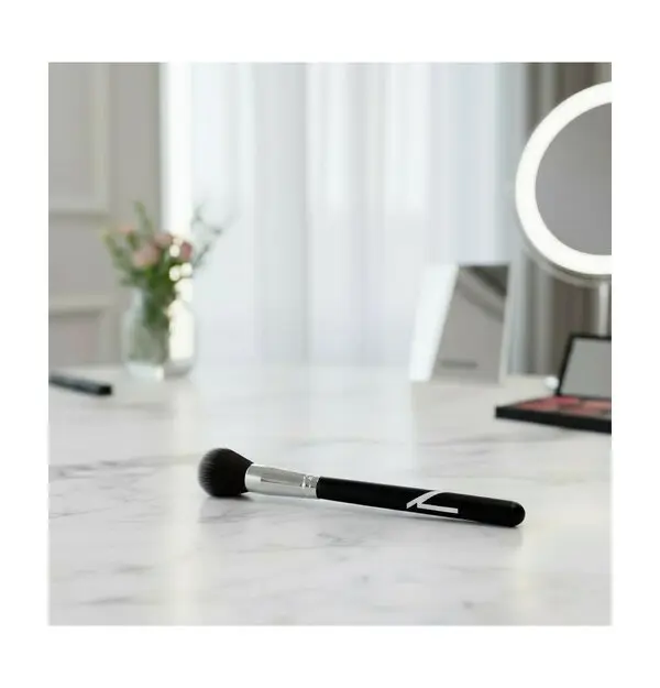 VOODOO MAKEUP Highlight & Conceal Brush - Foundation Brush