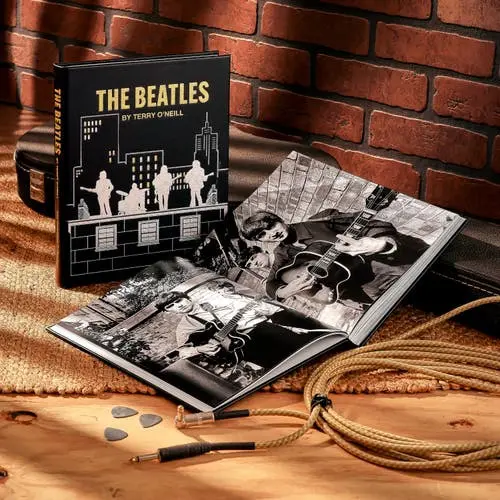 GRAPHIC IMAGE The Beatles Terry O'neill The Definitive Collection Leather Edition