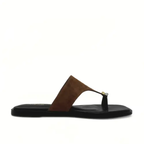 AMIE RAFA Cece Thong Sandals - Taupe