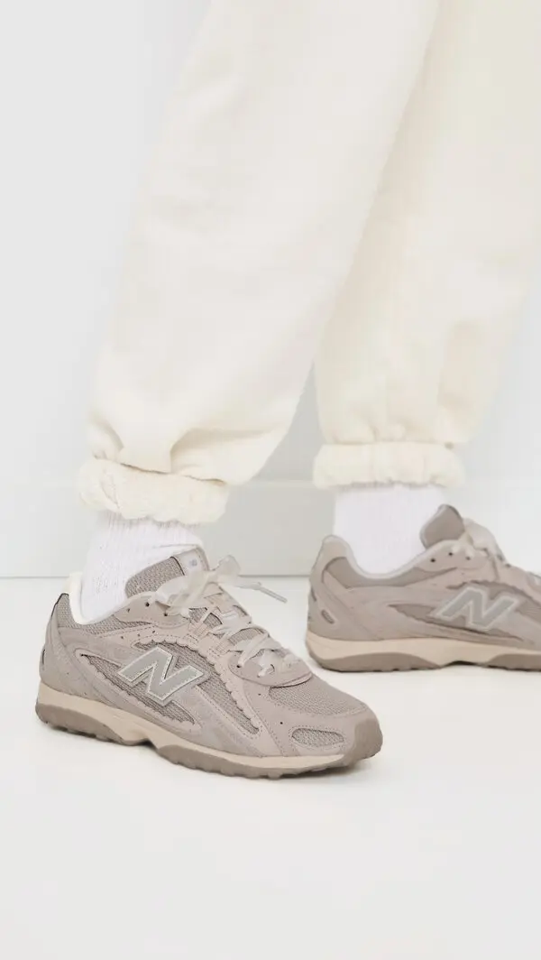 NEW BALANCE 204l Sneakers - White/beige