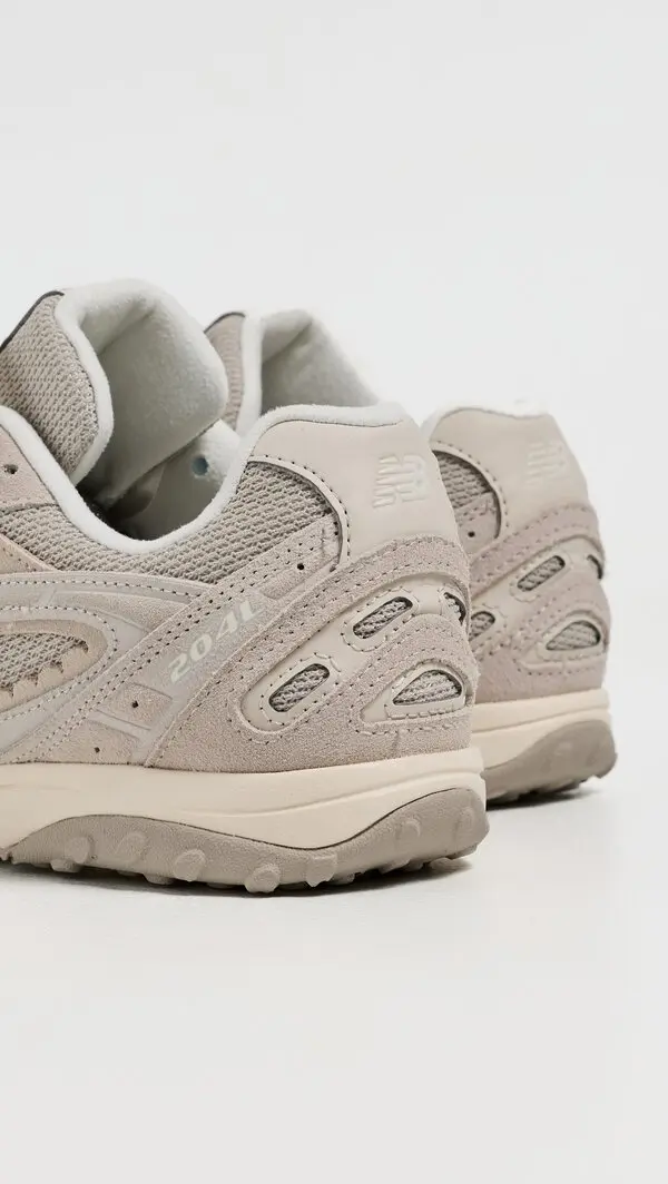 NEW BALANCE 204l Sneakers - White/beige