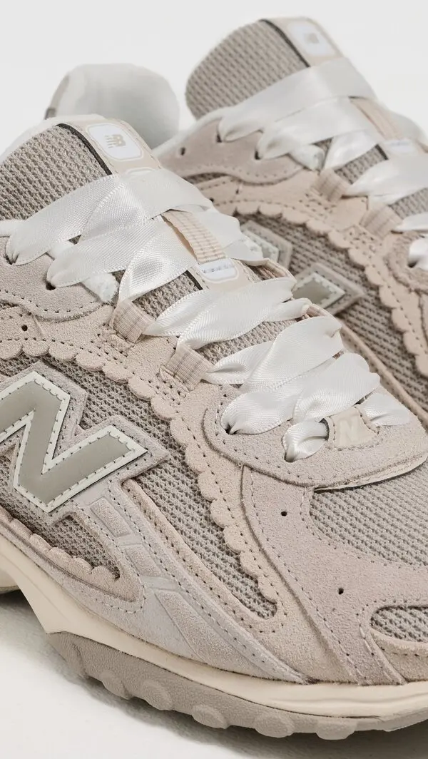 NEW BALANCE 204l Sneakers - White/beige