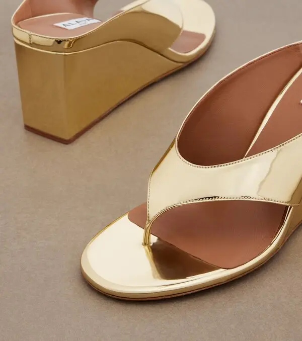 Alaïa Cube Wedge Thong Sandals - Gold