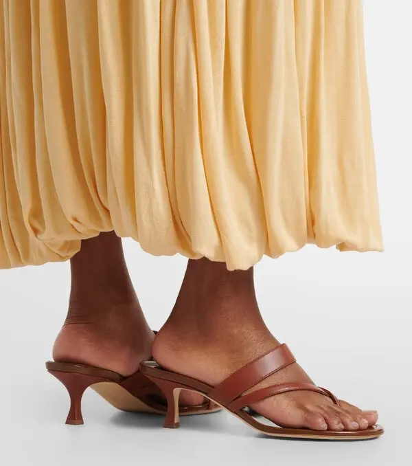 Manolo Blahnik Susa Leather Thong Sandals - Brown