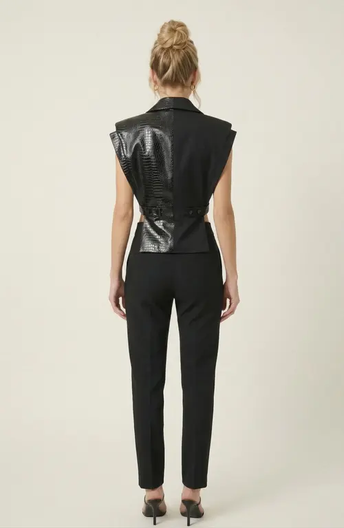 MODENAIRE Mixed Texture Sleeveless Blazer Top