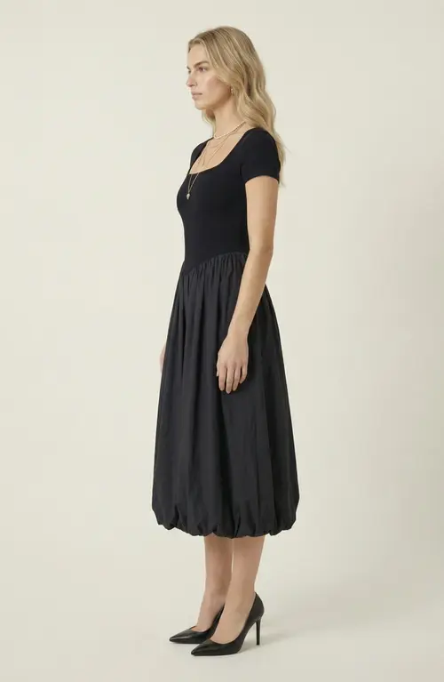 MODENAIRE Short Sleeve Bubble Hem Midi Dress