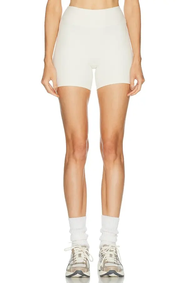 437 The Essentials Short - Cream