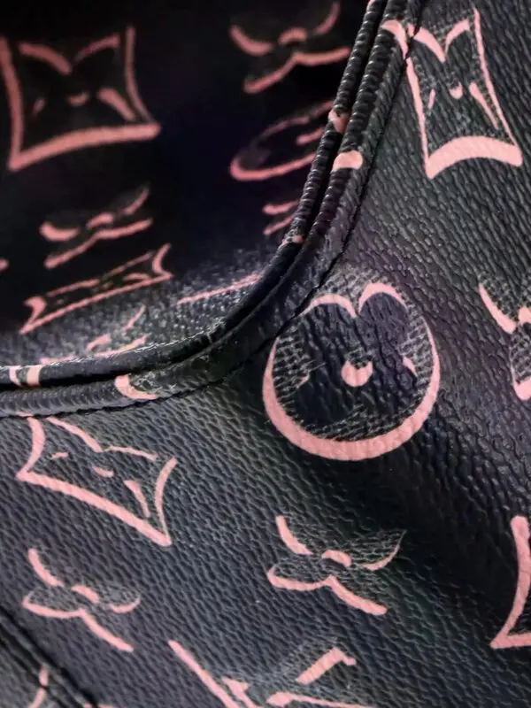 LOUIS VUITTON Onthego Monogram Canvas Mm Tote Bag