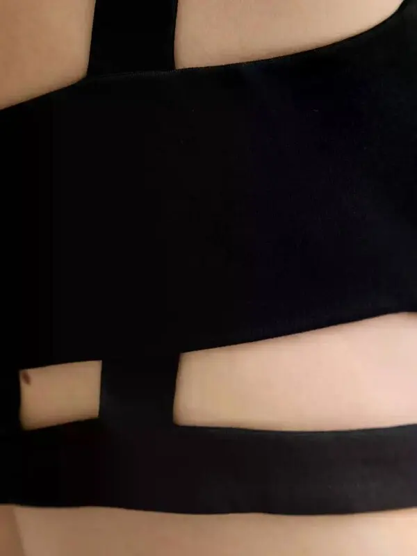 Guess Koryn Cut-out Crop Top