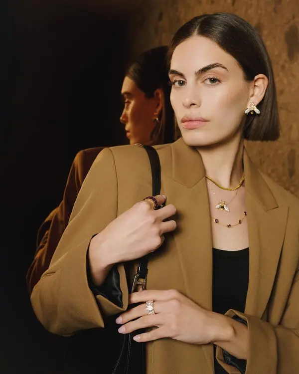 NELLY ROJAS Véspula Stud Earrings