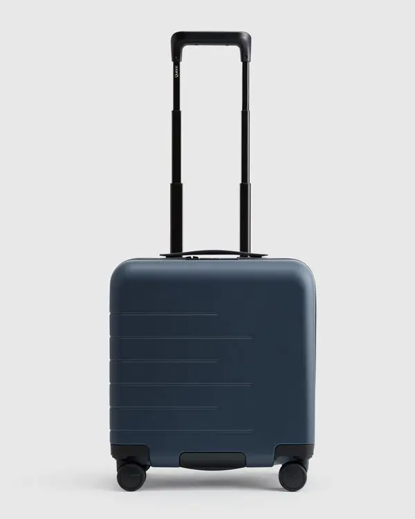 Quince Compact Carry-on Suitcase - Navy