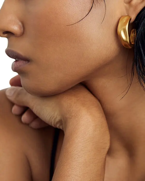 REISS Halle Hammered C Hoop Earrings - Gold