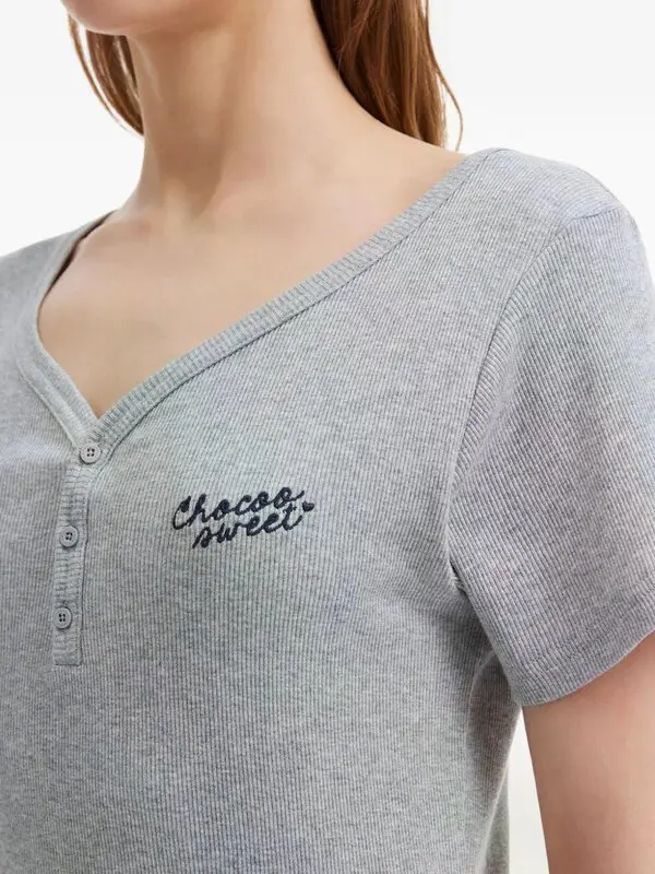 CHOCOOLATE Button V-neck T-shirt