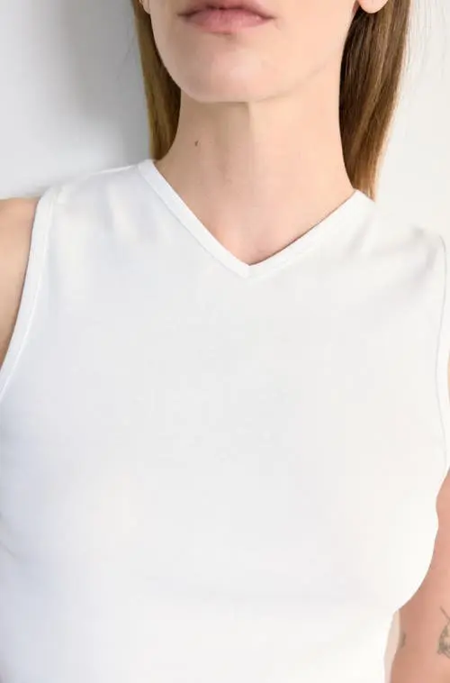 Almina Concept High V-neck Tank - White