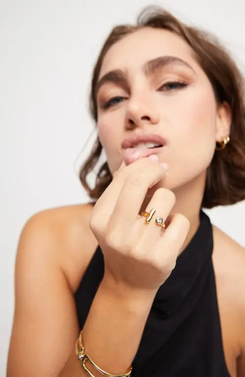 UNODE50 Open Ring With White Topaz And Bar Detail