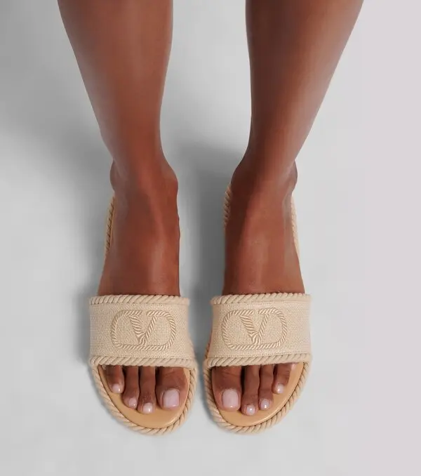 Valentino Garavani Vlogo Torchon Slides - Beige