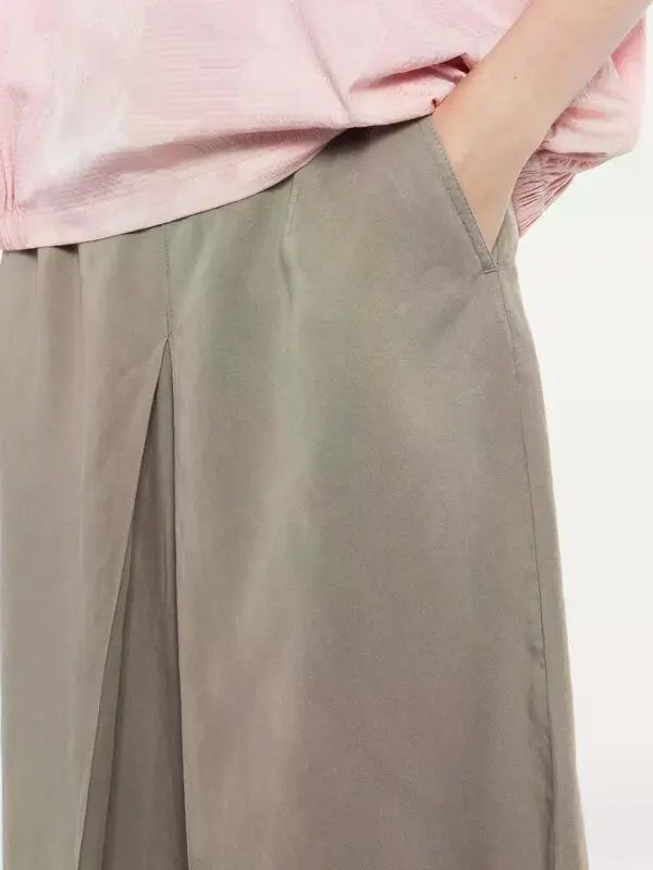 AGNES B. Pleated Shorts