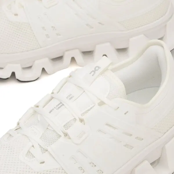 On Cloudswift Amp Running Sneakers - White/white