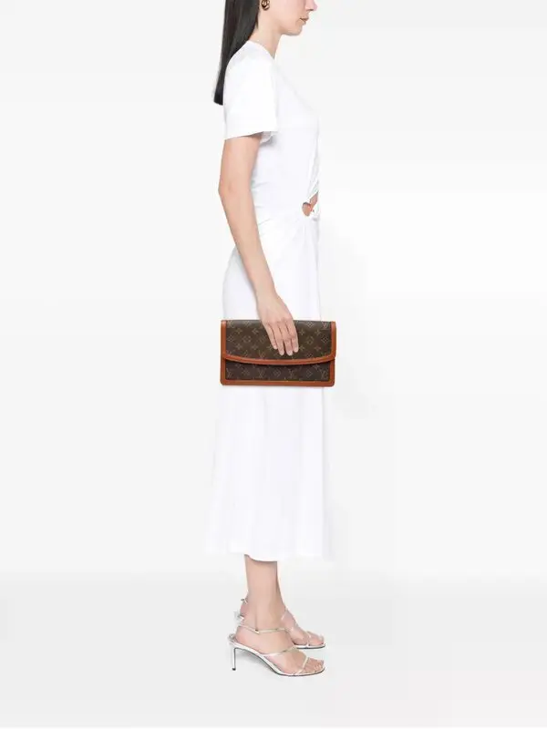 LOUIS VUITTON 1990 Monogram Pochette Dame Gm Clutch