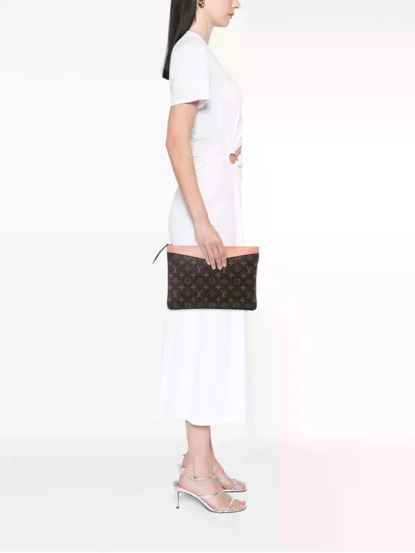 LOUIS VUITTON 2017 Monogram Daily Pouch - Brown