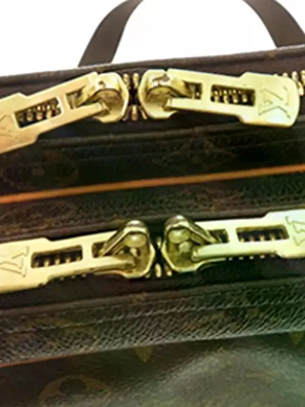LOUIS VUITTON 2000 Monogram Reporter Gm