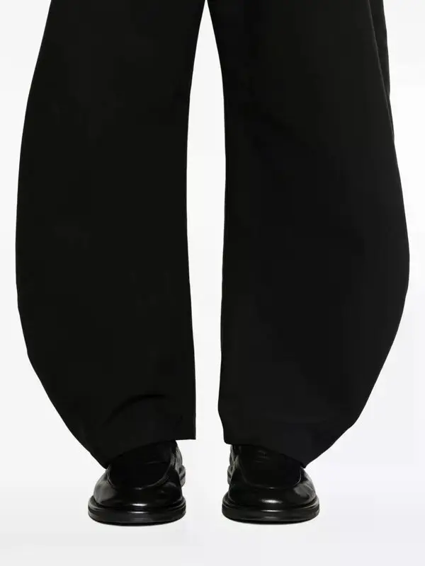 AMOMENTO Curved-seam Trousers
