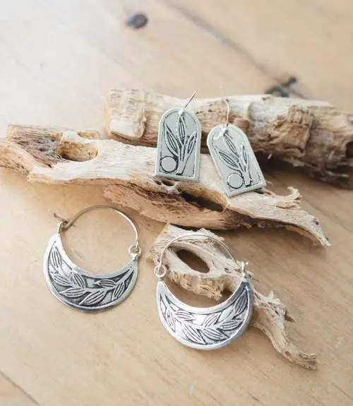 MATR BOOMIE Patra Vine Hoop Earrings