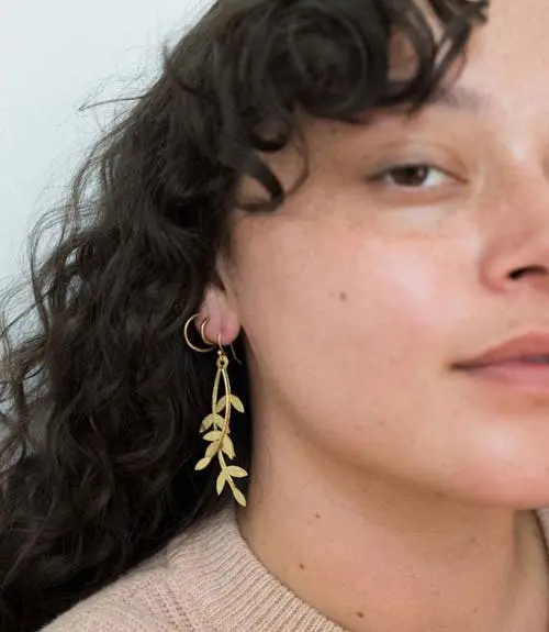 MATR BOOMIE Aamani Linear Vine Dangle Earrings