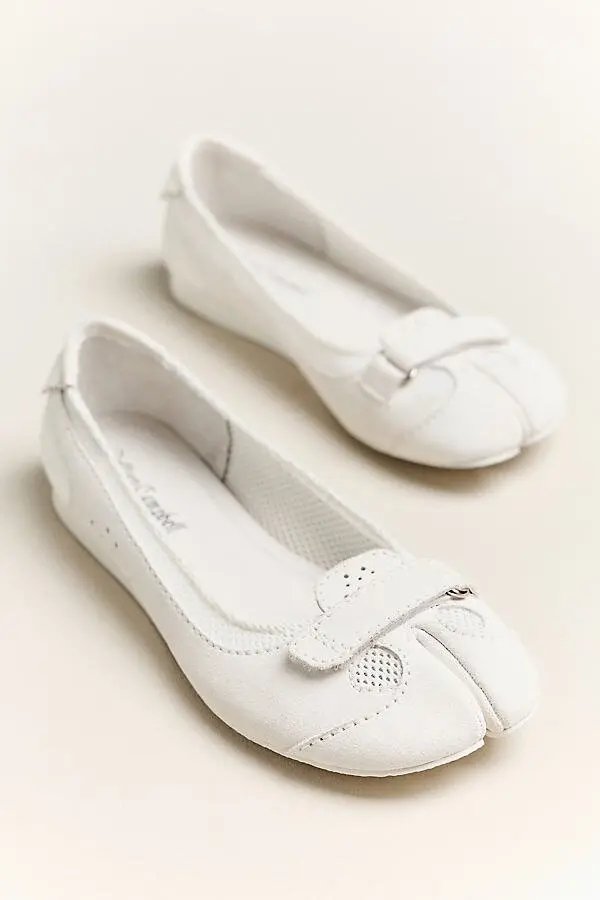 Anthropologie Jeffrey Campbell Faylen Split Toe Flats - White Suede Combo