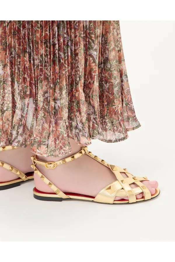 Valentino Garavani Studdy Sandal In Laminated Nappa - Natural