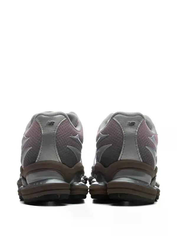 NEW BALANCE Abzorb 2000 Metallic-effect Sneakers - Pink