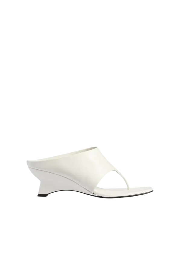 Khaite Marlow Mule In Glazed Leather - Chalk