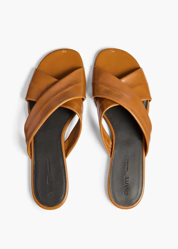 Khaite Liria Flat Sandal In Glazed Leather - Cuoio
