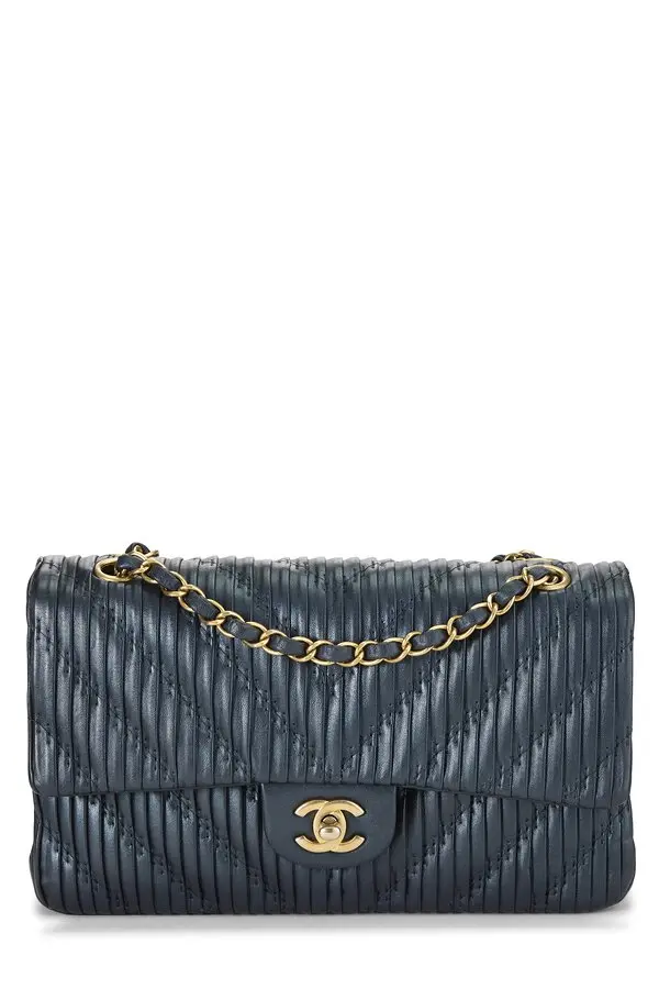 Chanel Chevron Pleated Flap Bag Medium - Blue