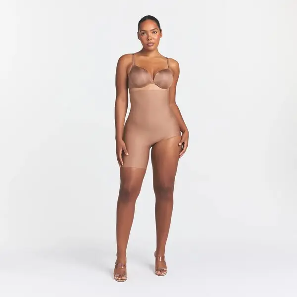 SKIMS Left Leg Solution Short - Sienna