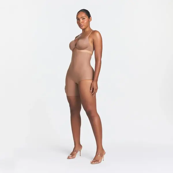 SKIMS Left Leg Solution Short - Sienna