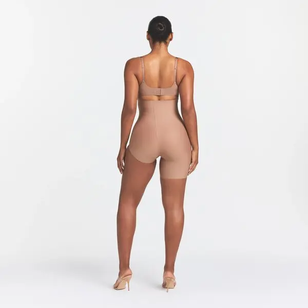 SKIMS Left Leg Solution Short - Sienna
