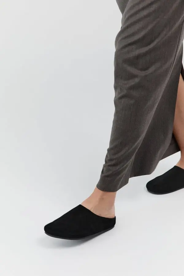 ST. AGNI Suede Mule