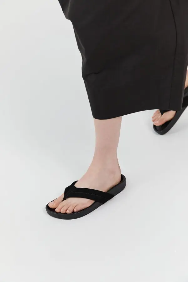 ST. AGNI Suede Stitch Detail Thong Slide