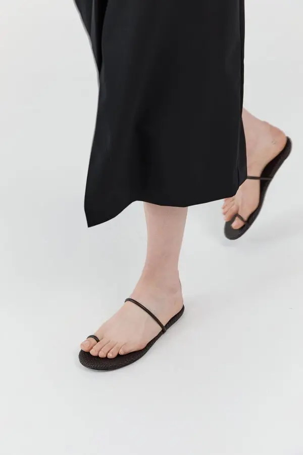 ST. AGNI Woven Minimal Slide Sandals - Coffee