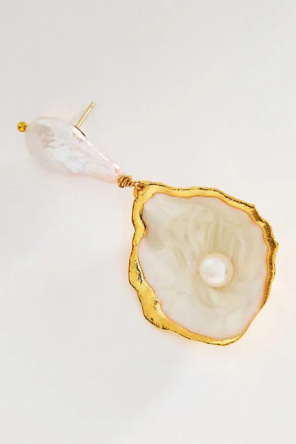 THE PINK REEF Oyster Earrings - Pearl