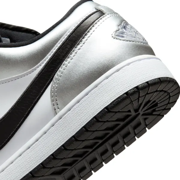 JORDAN 1 Low Se Sneakers - White